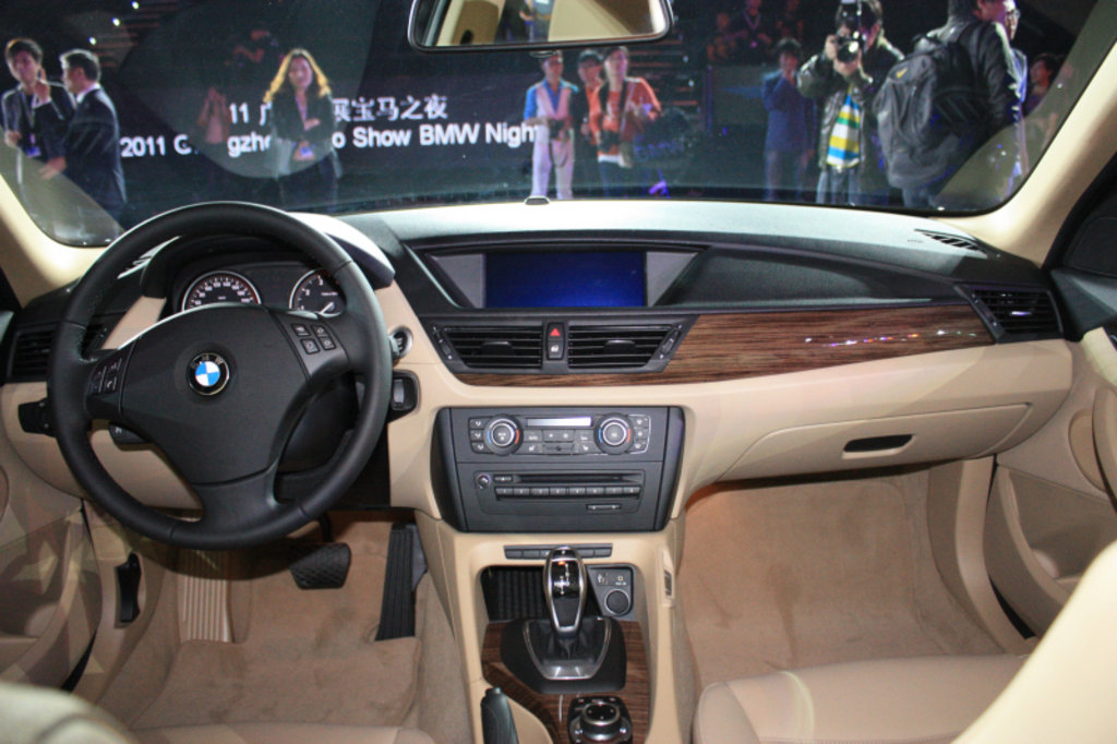 宝马x1拆卸中控台面板,宝马1中控台装,宝马1中控装图(第11页)_大山谷图库